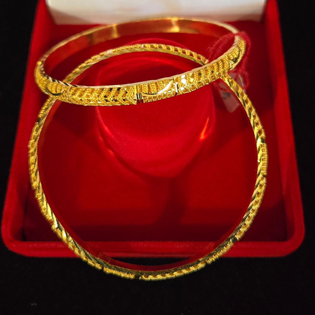 22ct Gold set of 2 Bangles - GJBN016 - 22ct Gold Bangles - Gold Jewellery