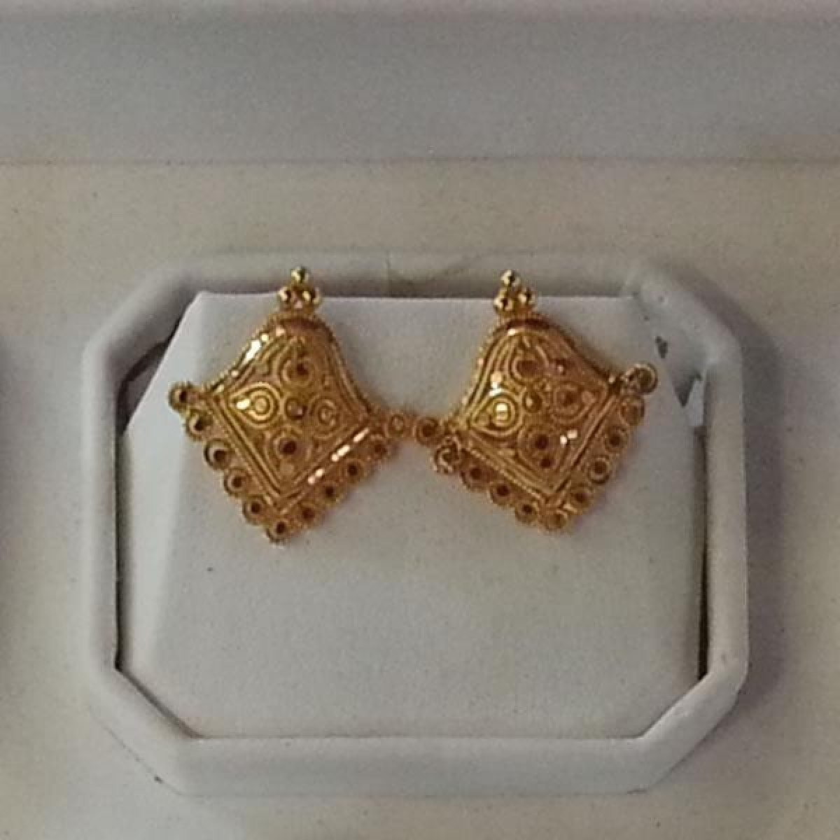 Traditional design Studs - Gold Jewellery