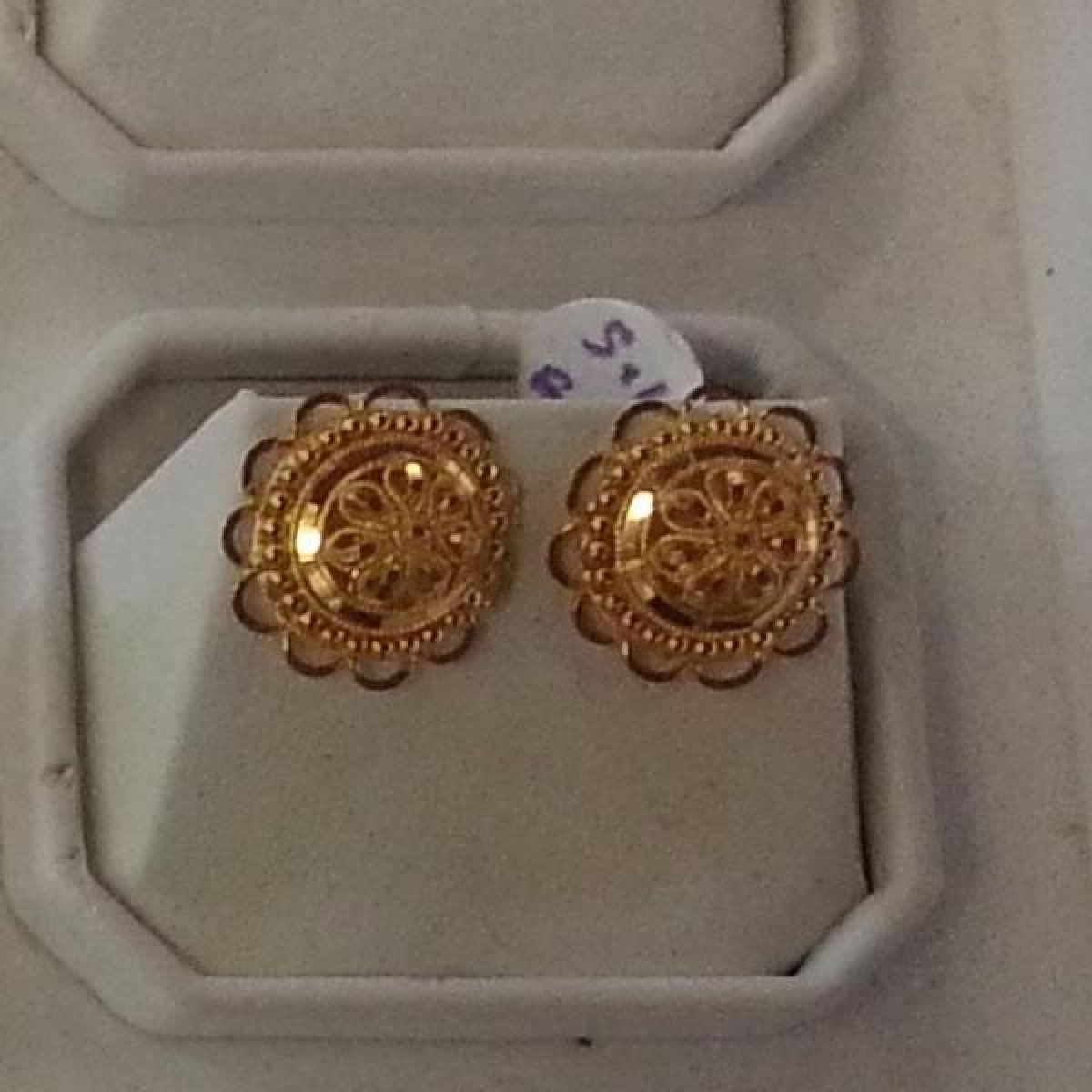 Round traditional studs - Gold Jewellery